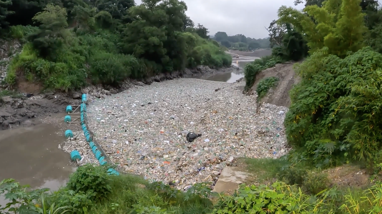 Interceptor Barricade in Guatemala | Media Gallery | The Ocean Cleanup