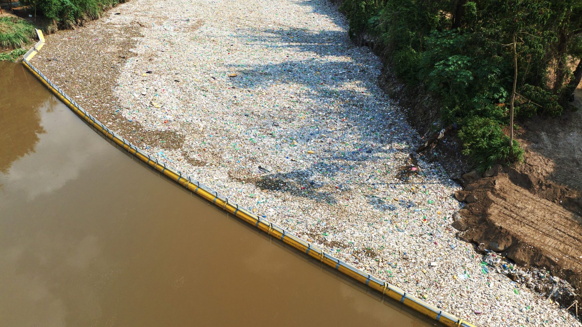 Interceptor Barricade in Guatemala | Media Gallery | The Ocean Cleanup
