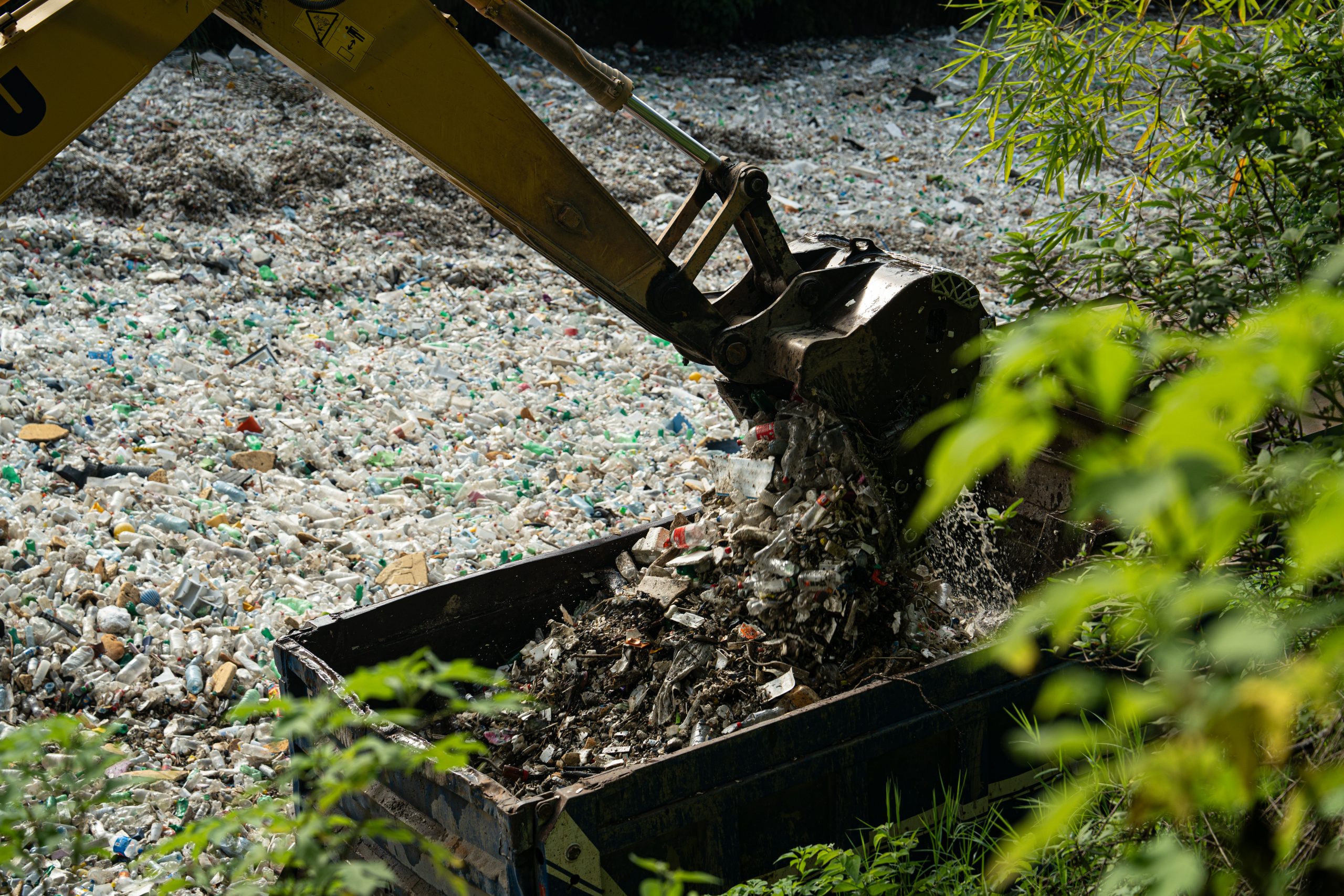 Interceptor Barricade in Guatemala | Media Gallery | The Ocean Cleanup