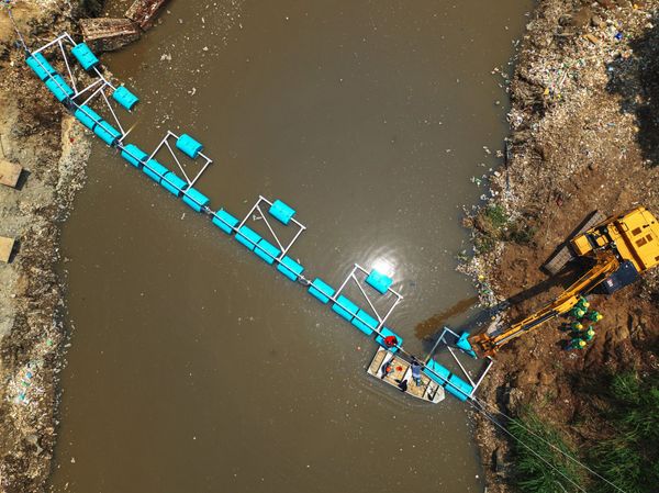 Interceptor Barricade in Guatemala • Media Gallery • The Ocean Cleanup